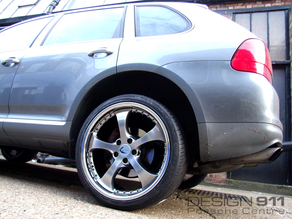 Porsche Cayenne MKI with 22" Style 957 Alloy Wheels | Design 911