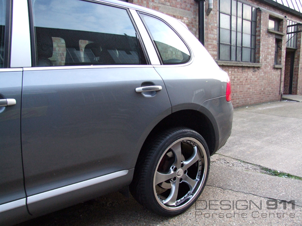 Porsche Cayenne MKI with 22" Style 957 Alloy Wheels | Design 911