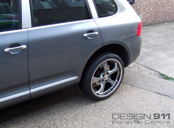Porsche Cayenne MKI with 22" Style 957 Alloy Wheels | Design 911