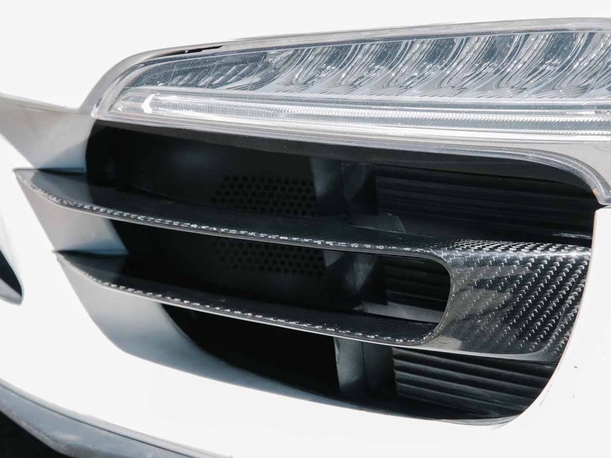 Porsche 958 Cayenne Frontstoßstange Seitenluftkanal geschlossen ...