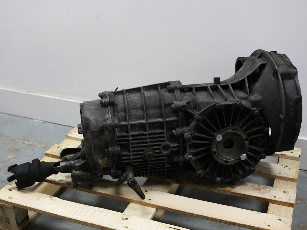 Porsche 911 Gearbox 915 1973 - 90130101002U | Design 911