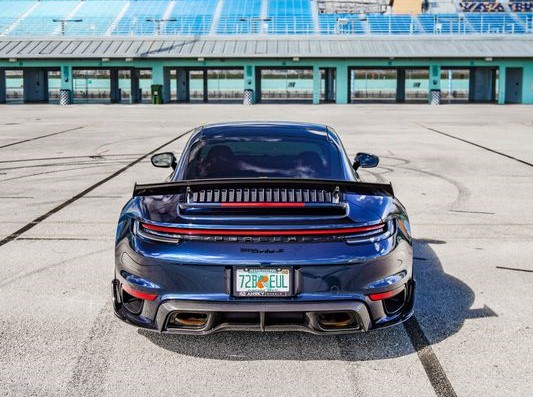Rear diffuser with integrated exhaust tips. Porsche 992 turbo S - 1016. ...