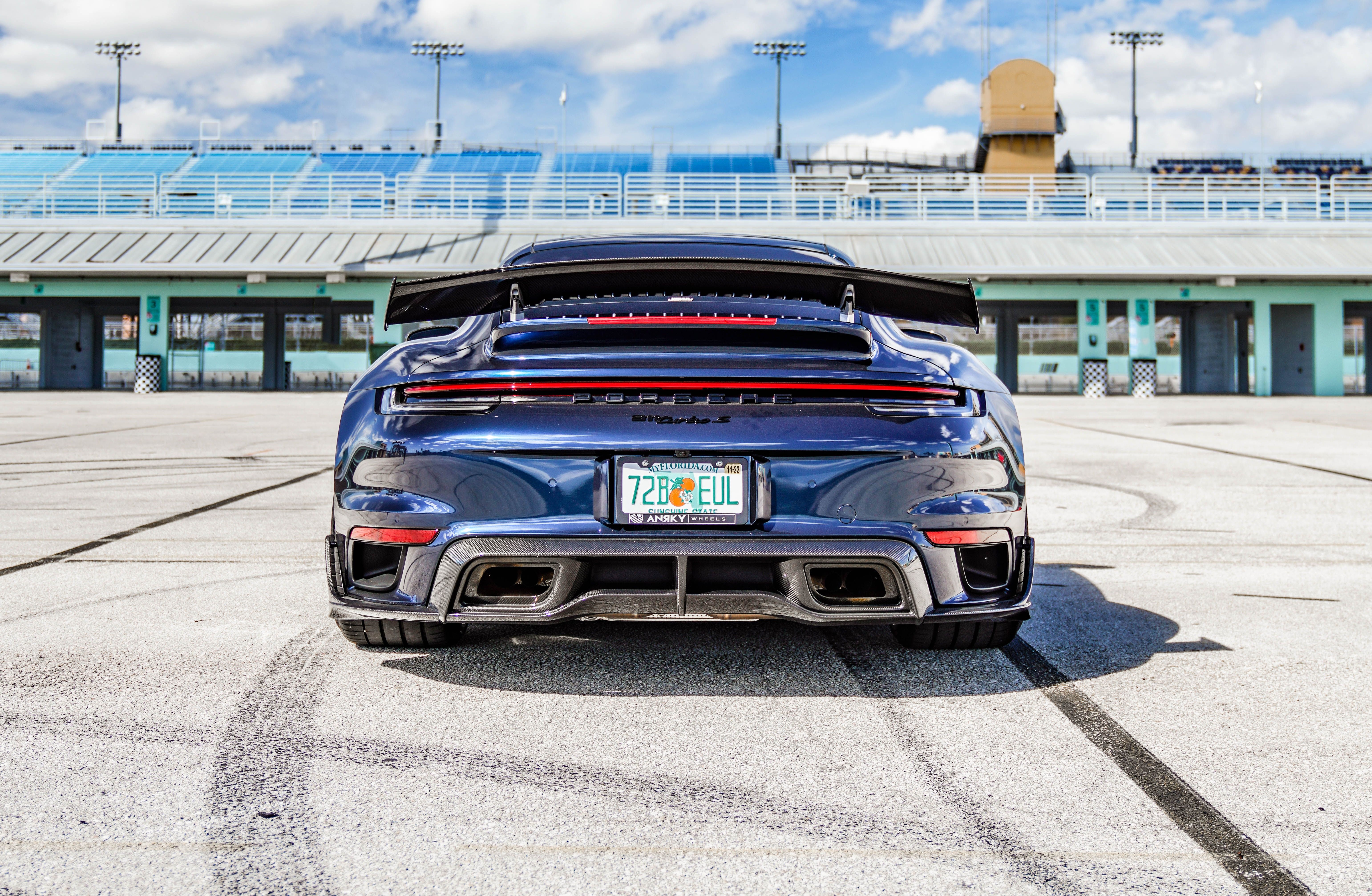 Rear diffuser with integrated exhaust tips. Porsche 992 turbo S - 1016. ...