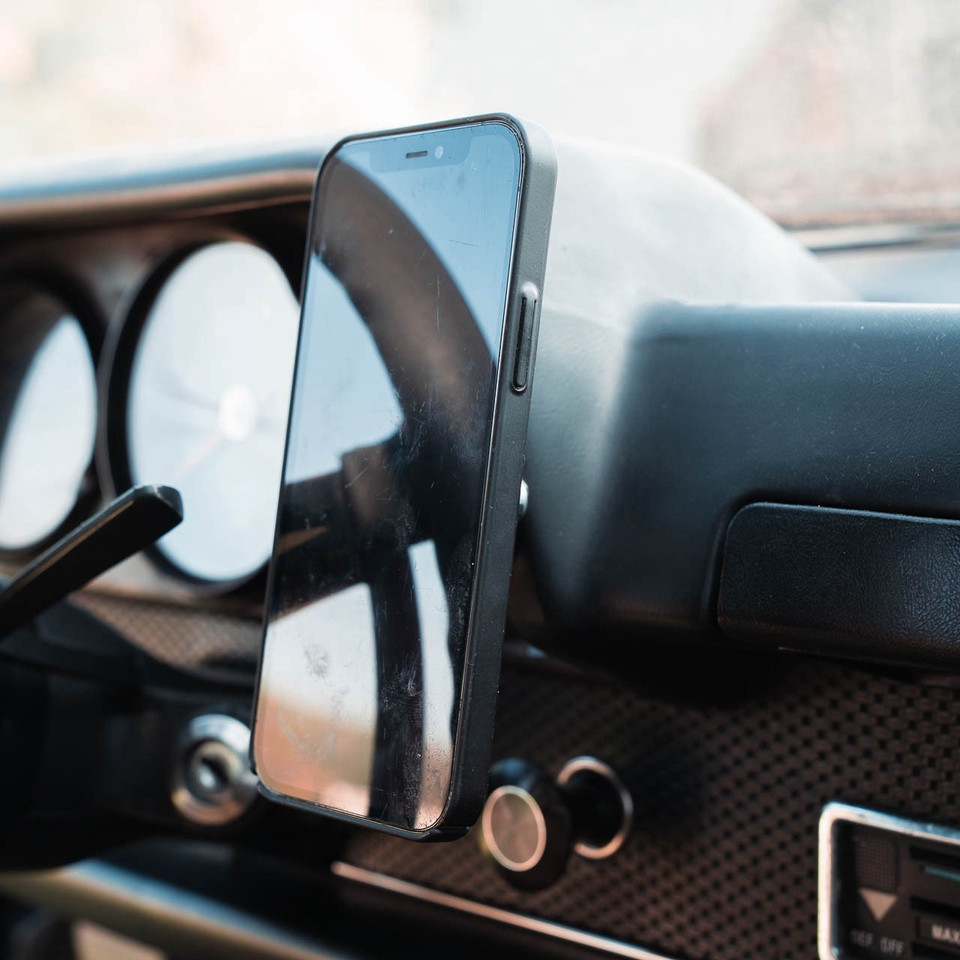 ExactFit Magnetic Phone Mount. Porsche 914 wireless charging with ...
