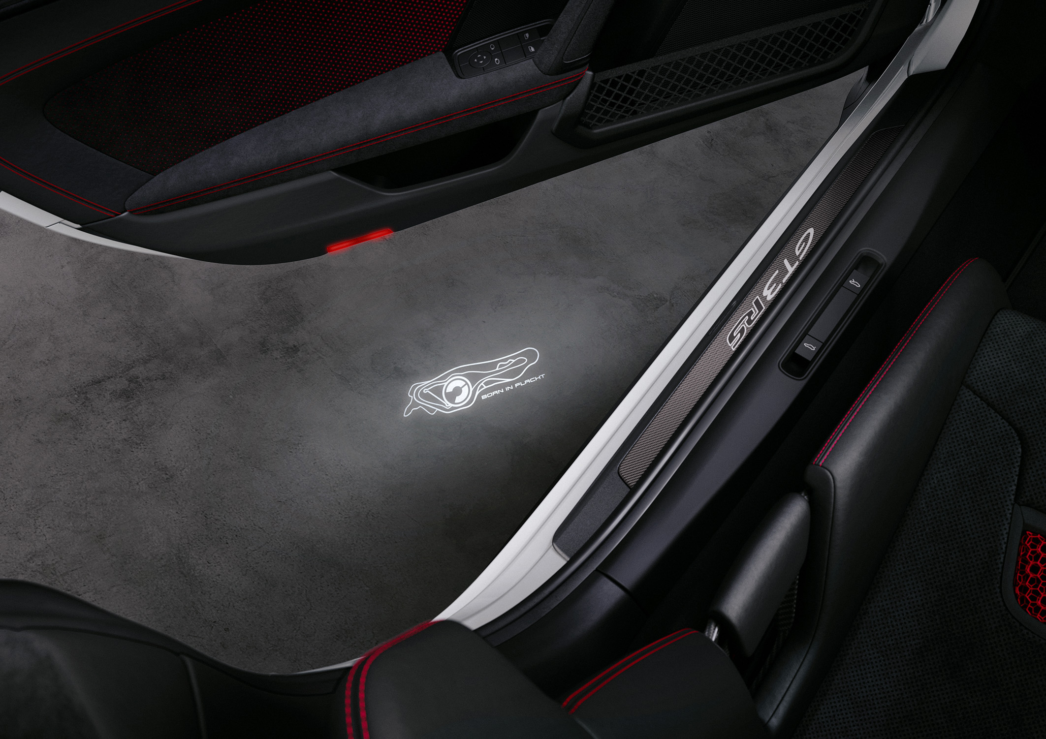 LED door projectors "BORN IN FLACHT" logo. Porsche 992 GT3 RS 9Y0044914 ...