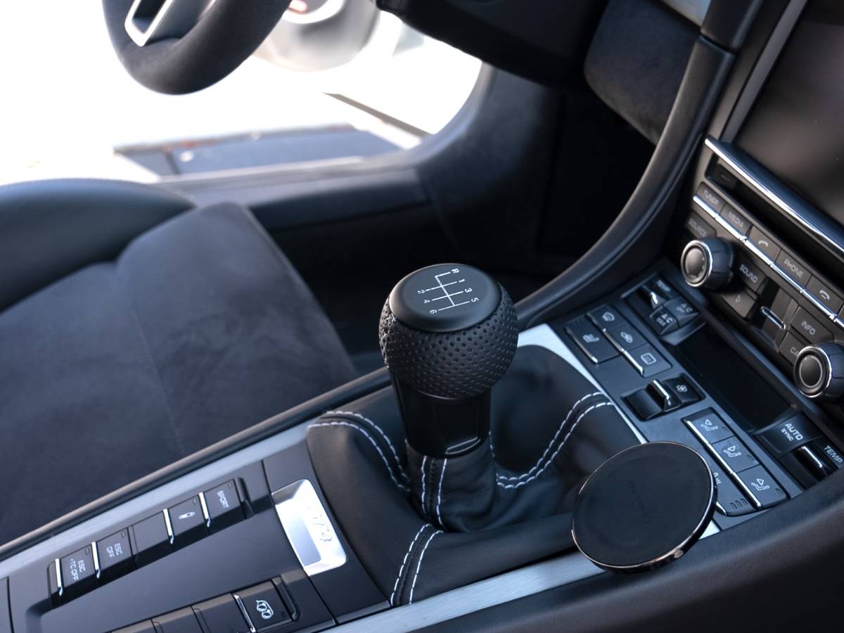 Gear knob with leather shift boot 6 speed. Porsche 981 / 718 Boxster / Cayman 98142407500 ...