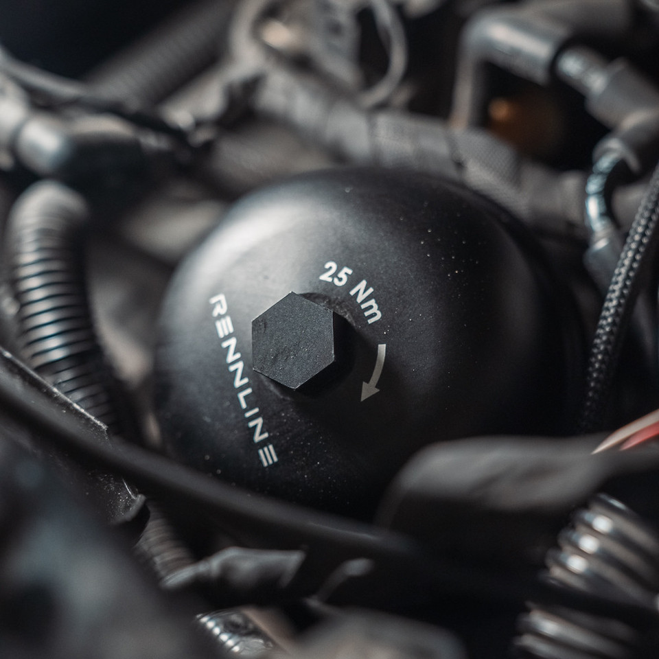 Rennline billet aluminium oil filter housing cap. Porsche 997 / 991 ...