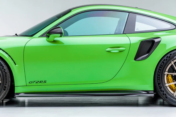 Aero side skirts in high gloss carbon fibre. Porsche 991 GT3 RS / GT2 ...