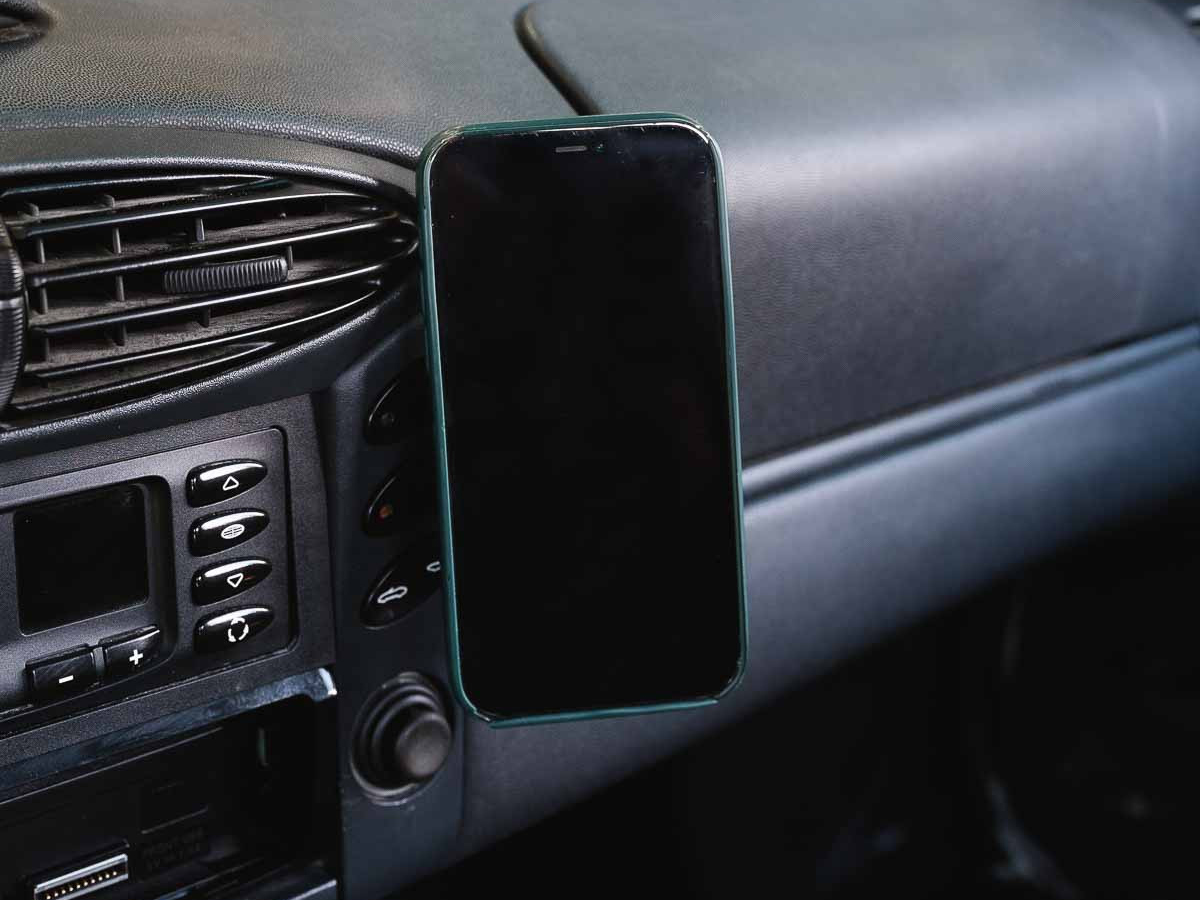 Rennline PM01.95 ExactFit magnetic phone mount for Porsche 986 Boxster ...
